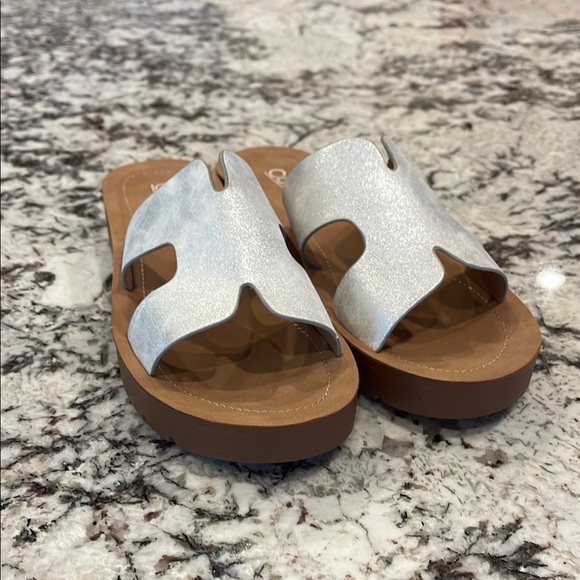Corkys | Shoes | Stylish Silver Slide Sandals | Poshmark